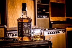 Lonehand Peach Whiskey | Total Wine & More