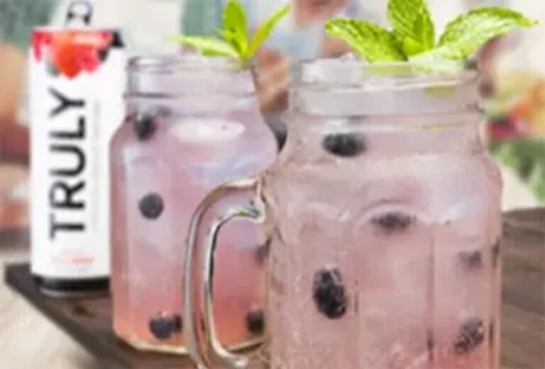 Blueberry Mint Cocktail Cocktail Recipe | Total Wine & More